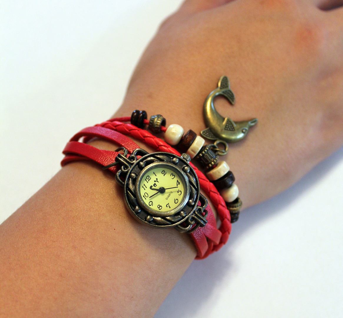 Ceas de mana cu bratari de piele rosii si decoratiuni – Accessories For You